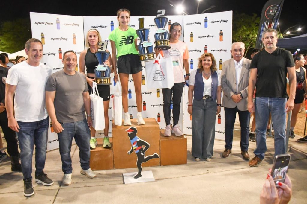 LA INTENDENTE FUENTES Y EL SECRETARIO DE DEPORTES DAPELLO PREMIARON A ...